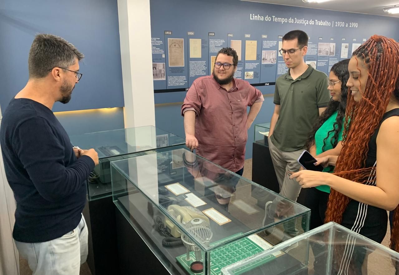 Memorial do TRT6 recebe visita de estudantes de Direito da Fafire ...